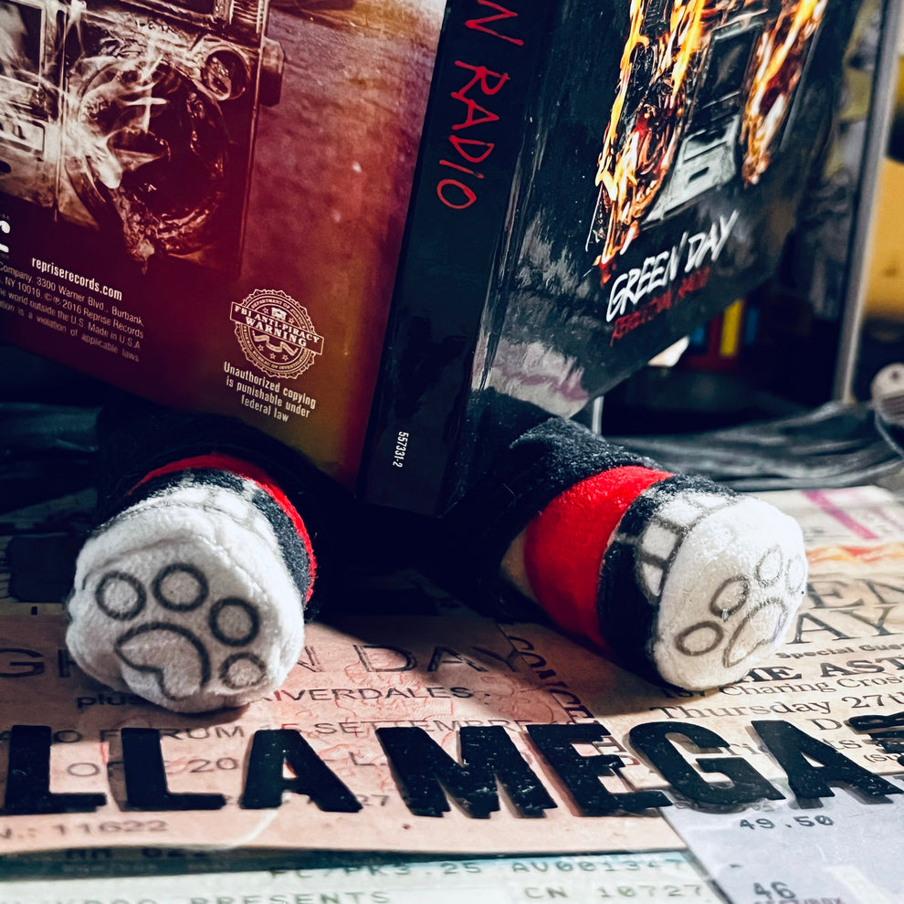 [PRE-ORDER] Kitty Joe Armstrong Plushie! – zzzambles